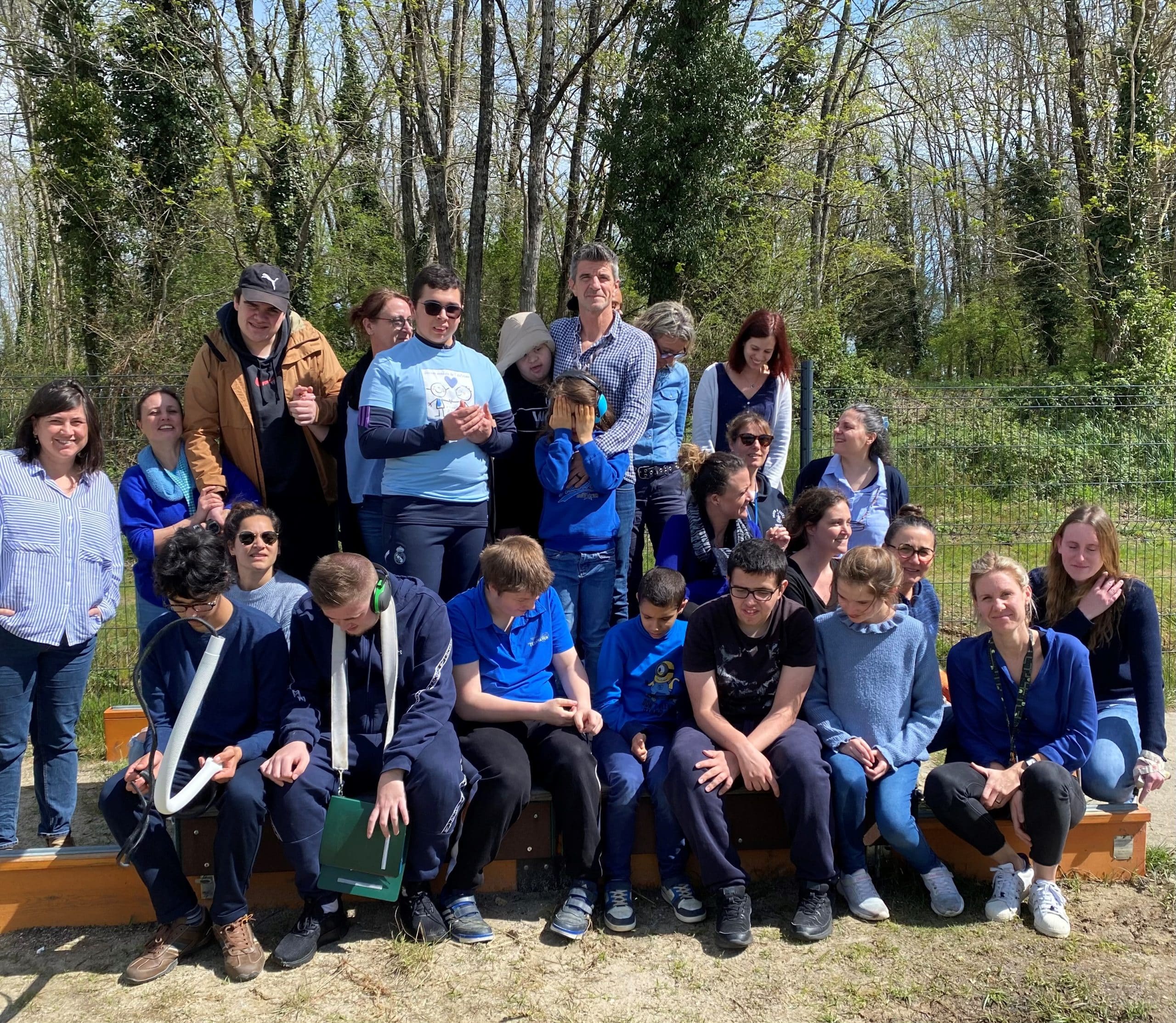 [2 AVRIL - JOURNÉE MONDIALE DE SENSIBILISATION À L'AUTISME] L’Adapei 33 voit la vie en bleu ...